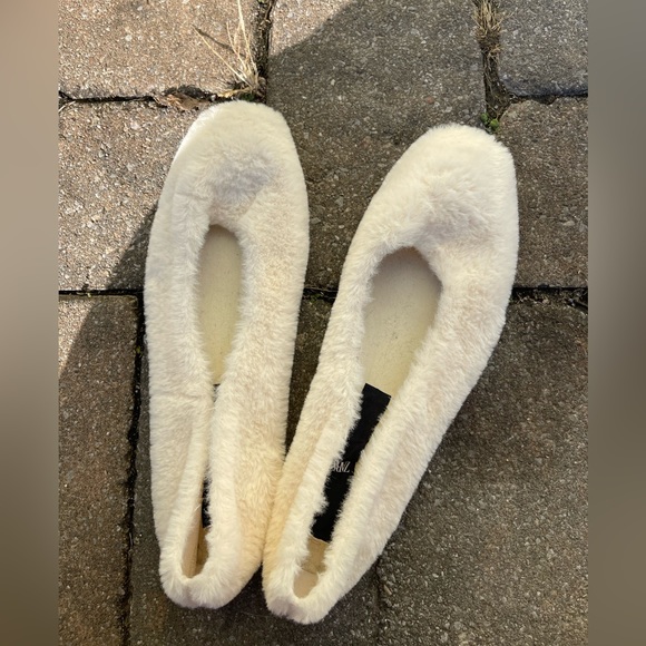 Zara | Shoes | Zara Fluffy Flats | Poshmark